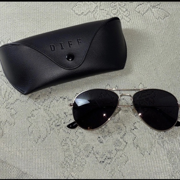 Diff Eyewear | Accessories | Diff Aviator Sunglasses Black With Gold ...